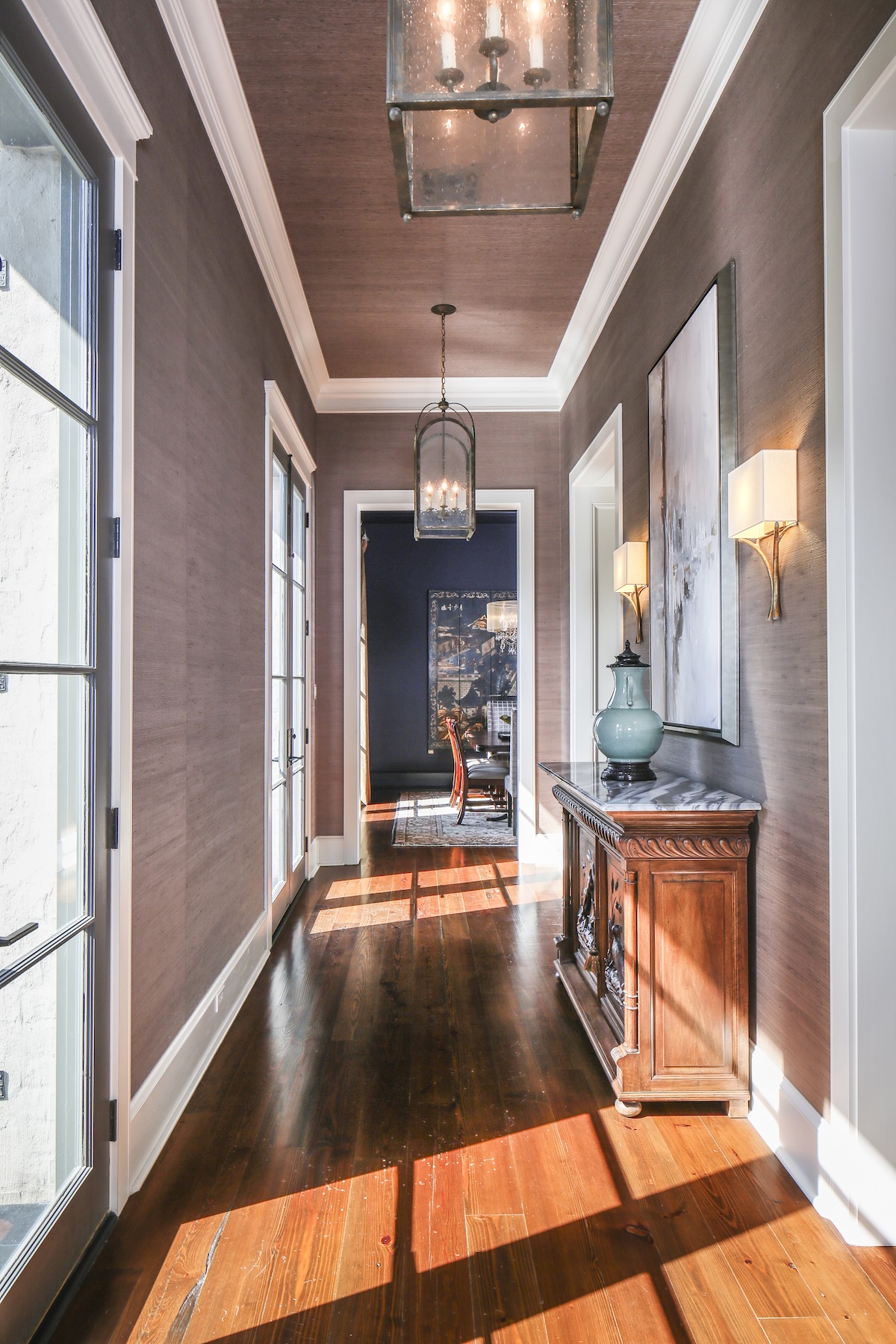 Stacy and Rob liked the grasscloth wall covering in their previous home ...